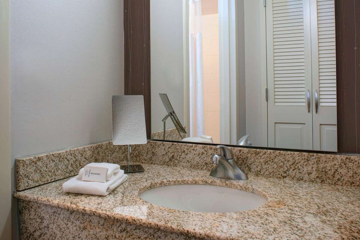 A Place You'll Surely Enjoy! Pet-friendly Property W/ Airport Shuttle - Platte City, MO