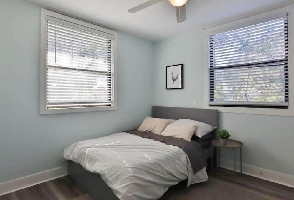 Cozy Beach Hideaway - 1 Block To The Beach - Jacksonville, FL