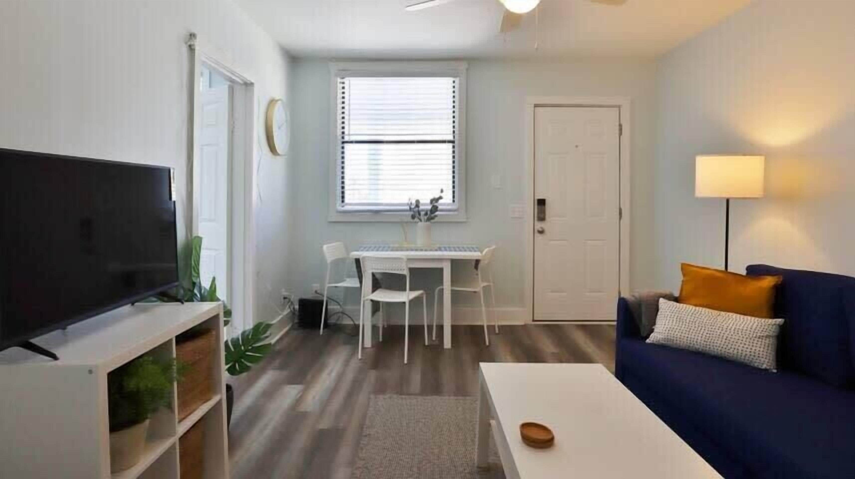 Cozy Beach Hideaway - 1 Block To The Beach - Jacksonville, FL