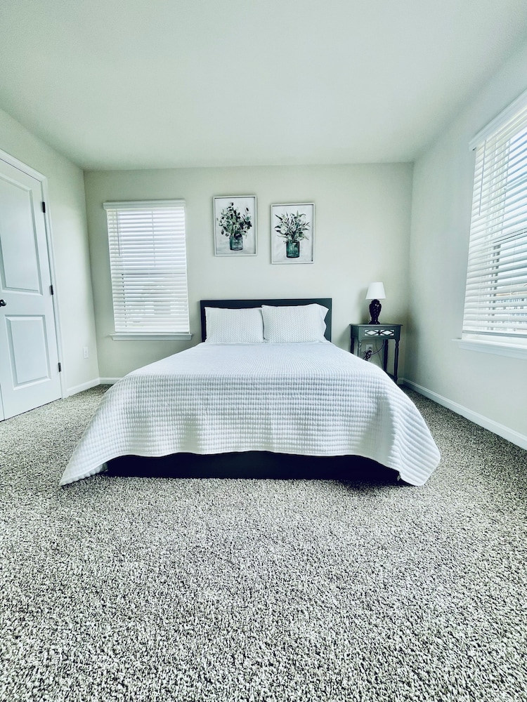 Newly Constructed 6 Bedroom Home - Frederick, MD