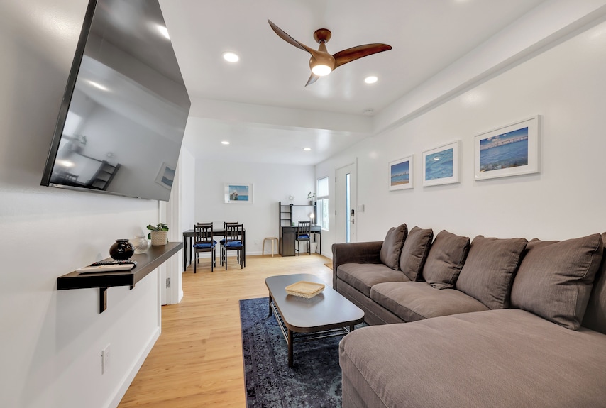 Hot Tub/1mi To Downtown/3mi To Coronado/kingbeds/wifi 300mb+/bbqgrill/harborside - Kensington - San Diego