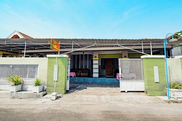 Griya Sakura Syariah Near Ums - Surakarta