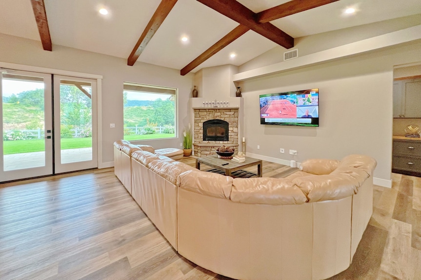 New Stylish Home Near Casino/downtown In Temecula - Altisima Winery, Temecula