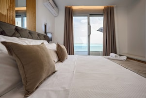 Penthouse Premium, 1 cama king-size e sofá-cama, vista para o mar | Roupa de alta qualidade, minibar, cofre no quarto 