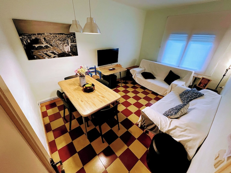 Girona Centre 7pax (3º) Aparcamiento Cerrado* - Gerona, España