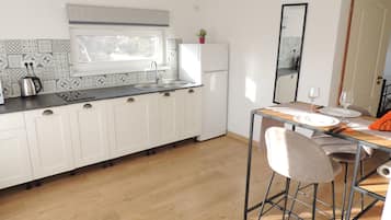 Quarto Básico, 1 cama de casal | Vista para o pátio