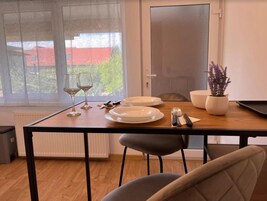 Quarto básico, 1 cama de casal | 1 quarto, escrivaninha, Wi-Fi de cortesia