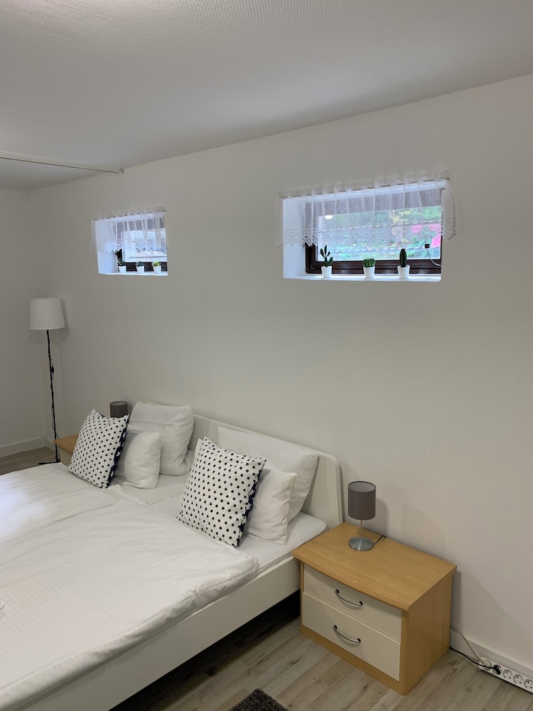 Ruhiges & Geräumiges Doppelzimmer In Top Lage Mit Parkplatz - Solingen