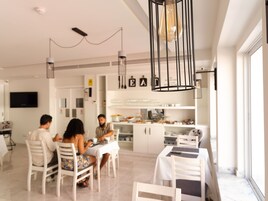 Café da manhã continental grátis todos os dias