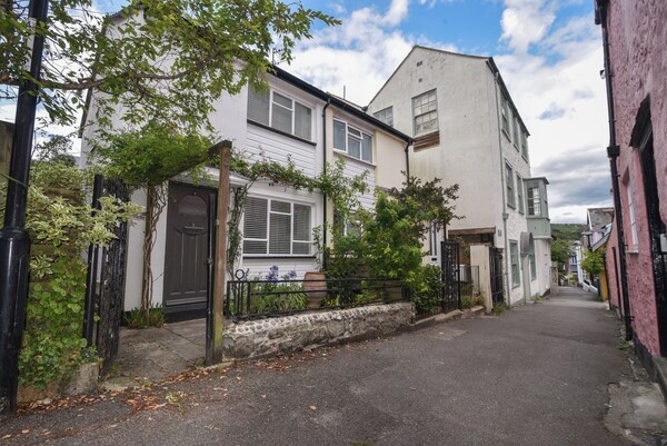 Whiteleaf Cottage, Pet Friendly, With A Garden In Lyme Regis - Charmouth