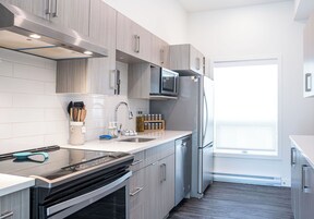 Condo | Cozinha privada | Geladeira grande, micro-ondas, fogão, cooktop