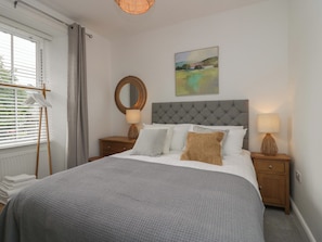4 quartos, individualmente decorados, individualmente mobiliados