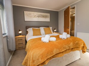 3 quartos, com decoração personalizada, com mobília individualizada 