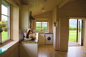 Geladeira, lava-louças, chaleira elétrica, torradeira