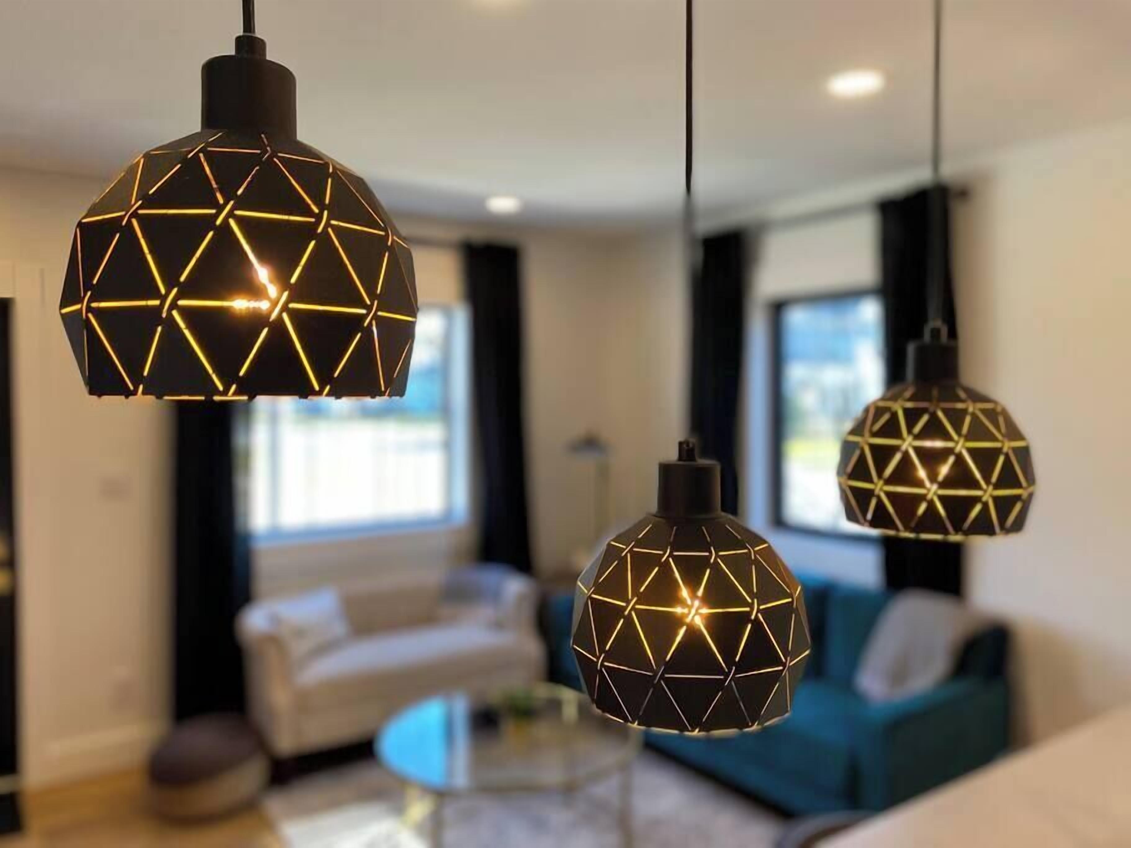 Stylish Downtown Gem Steps To Restaurants - Yard, Games, Workspace, Fire Pit - Kingsville