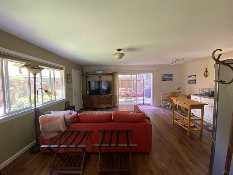 Private Quiet Cottage Best For 2-3, No Worries Pet Friendly - Santa Barbara beach, CA