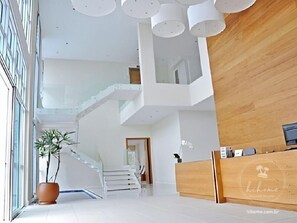 Apartamento Básico | Lobby