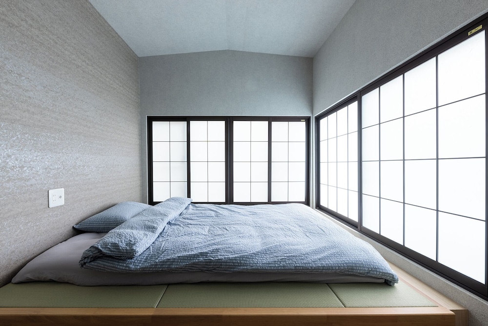 Certify Kyomachiya [Himoewya] Fully Furnished House With A Walk To Kiyomizu-dera Temple, Chiji-in Temple, Yasaka Shrine And Kyoto National Museum Of Art. - 祇園