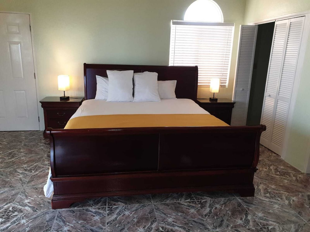Rvgh 10 Bedrooms, 2 Guest Per Room Max, 120.00 Per Nite Per Room, Amazing Views - Port Antonio