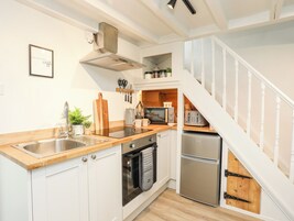 Geladeira, chaleira elétrica, torradeira