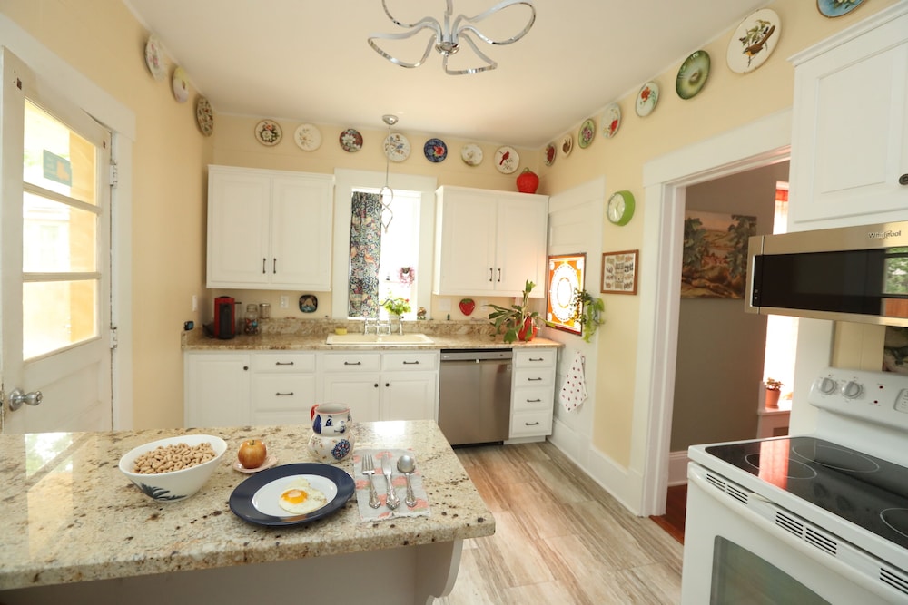 Division Street Suite - Mount Vernon, OH