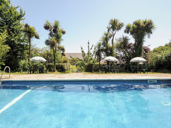 Forge Cottage, Pet Friendly, With Pool In Mullion - Porthleven