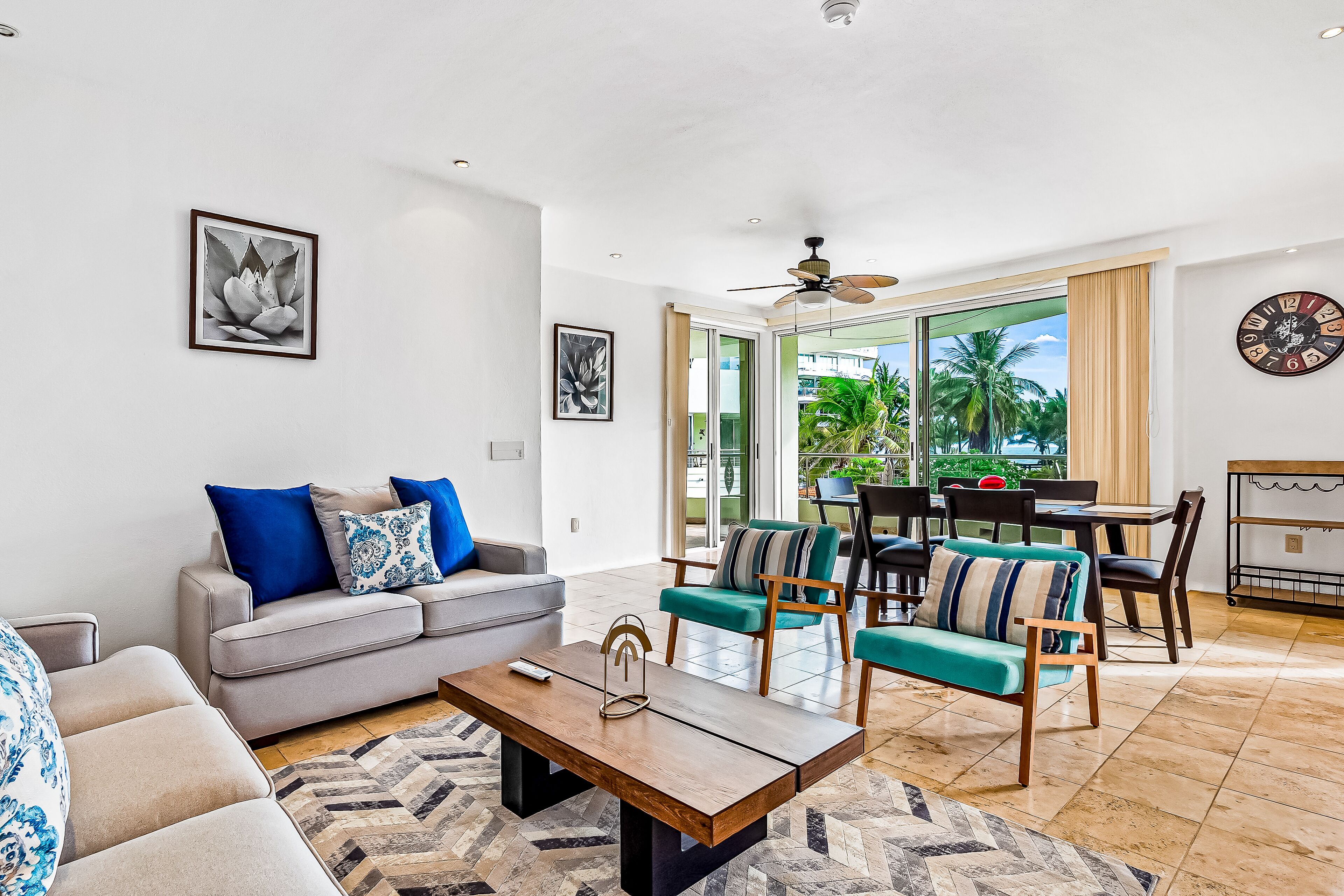 Spacious Condo With Near The Beach With Resort-style Pool, Inviting Balcony - Nuevo Vallarta