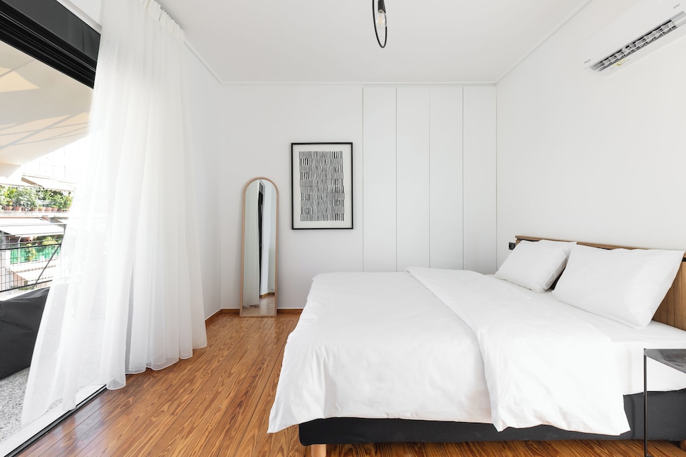 Elliot Neapoli, Athens - Athen