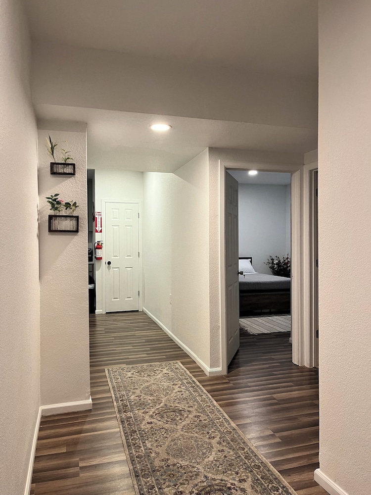 Private And Cozy Basement Suite:
12 Mins From Dia - Denver, CO