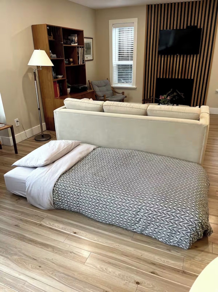 Westcoast Garden Suite | 1 Bedroom | Private | Quiet | Central | Modern - Cyprus