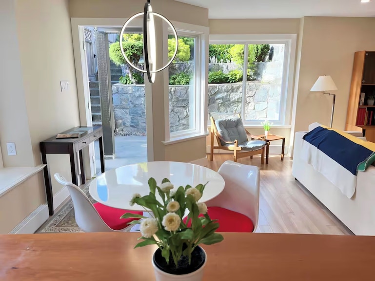 Westcoast Garden Suite | 1 Bedroom | Private | Quiet | Central | Modern - Grouse Mountain