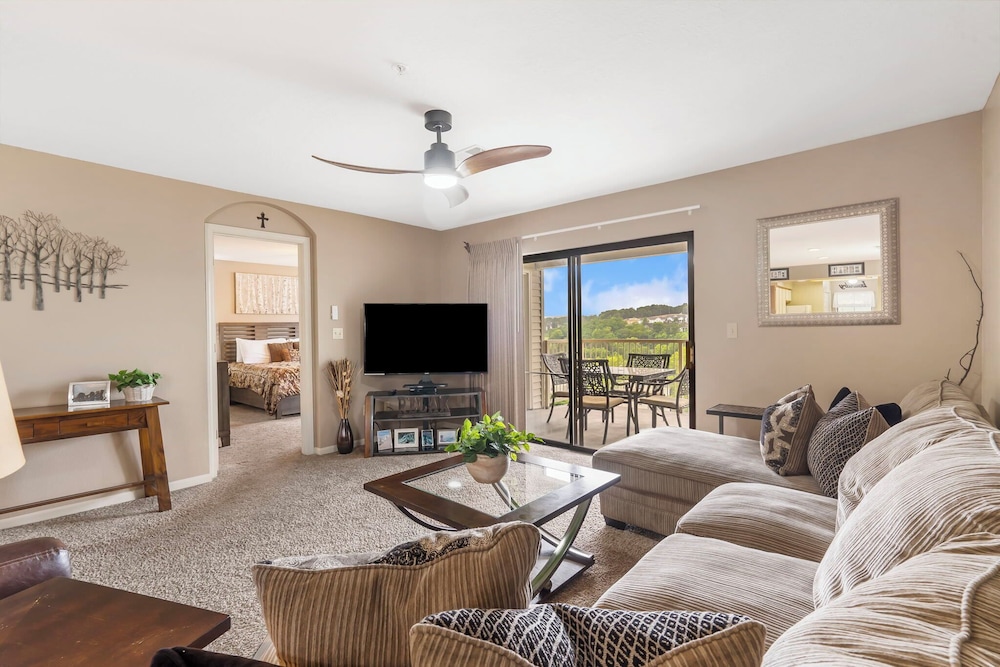 Golf Course View At The Foothills Resort - Branson, MO