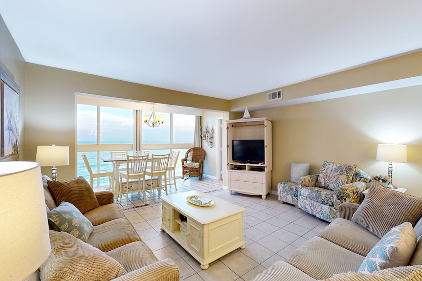 Beachfront Retreat With Outdoor Pool, Gulf Views, & W/d - Perfect For Long Stays - Alabama