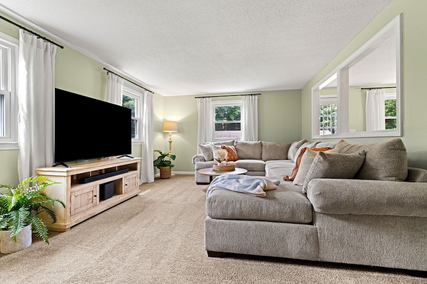 Beautiful & Relaxing Nashua Home - Minutes From Downtown - Silver Lake State Park, Hollis