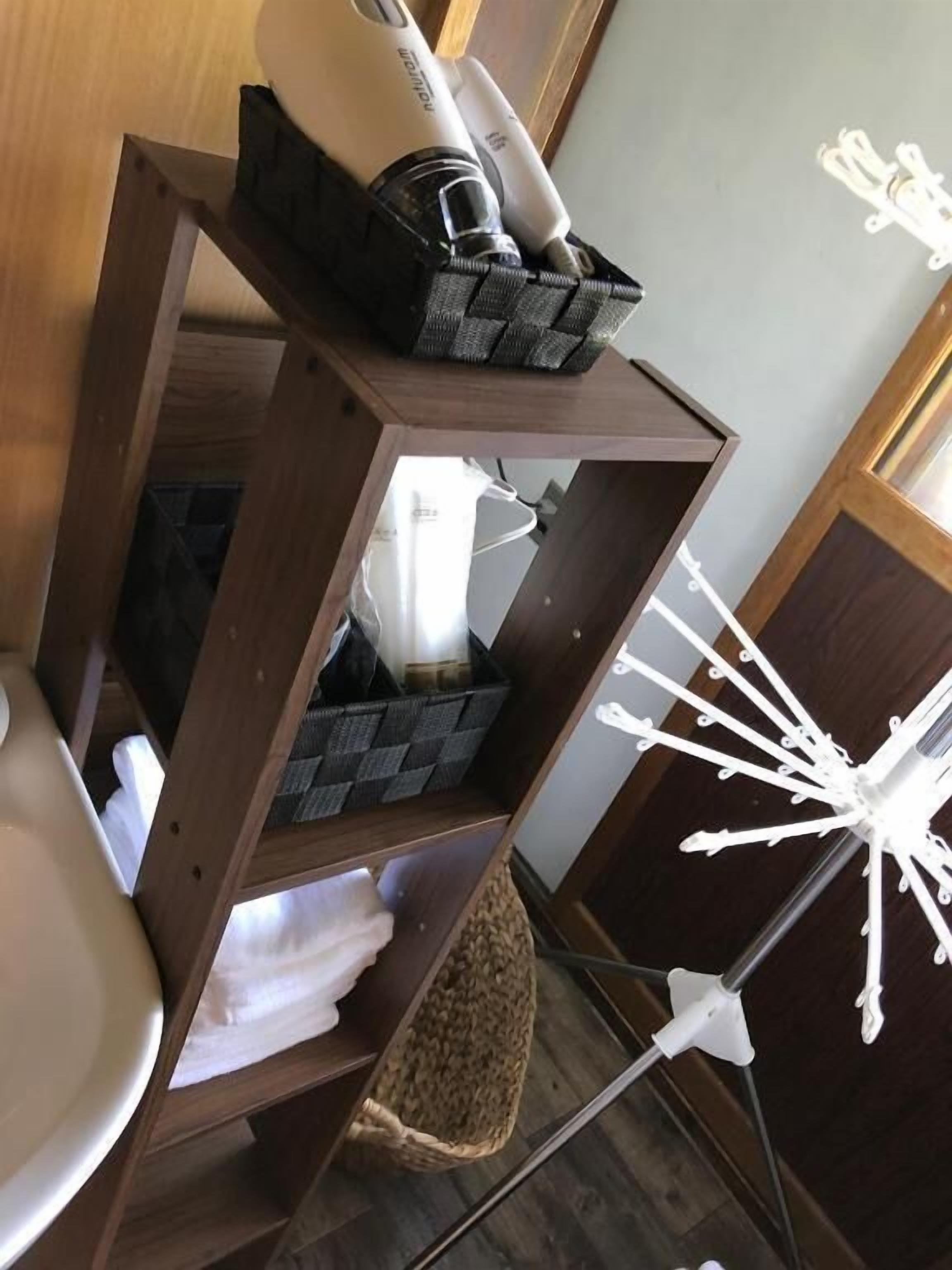 3 quartos, secretária, secretária adequada para computadores portáteis 