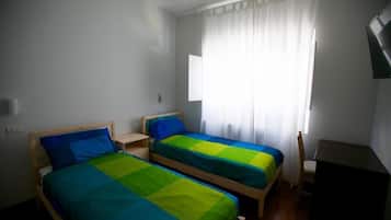 Secretária, quartos insonorizados, Wi-fi grátis
