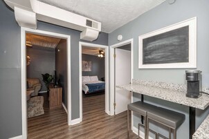 Apartamento em Condomínio Fechado, várias camas | 5 quartos, com decoração personalizada, com mobília individualizada 