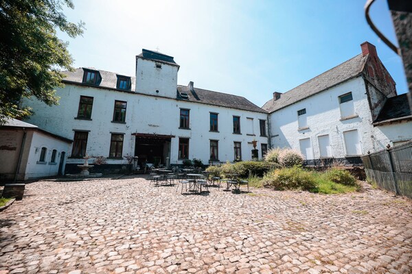 Le Domaine Du Château Blanc à 10 Minutes De Pairi Daiza - Hainaut