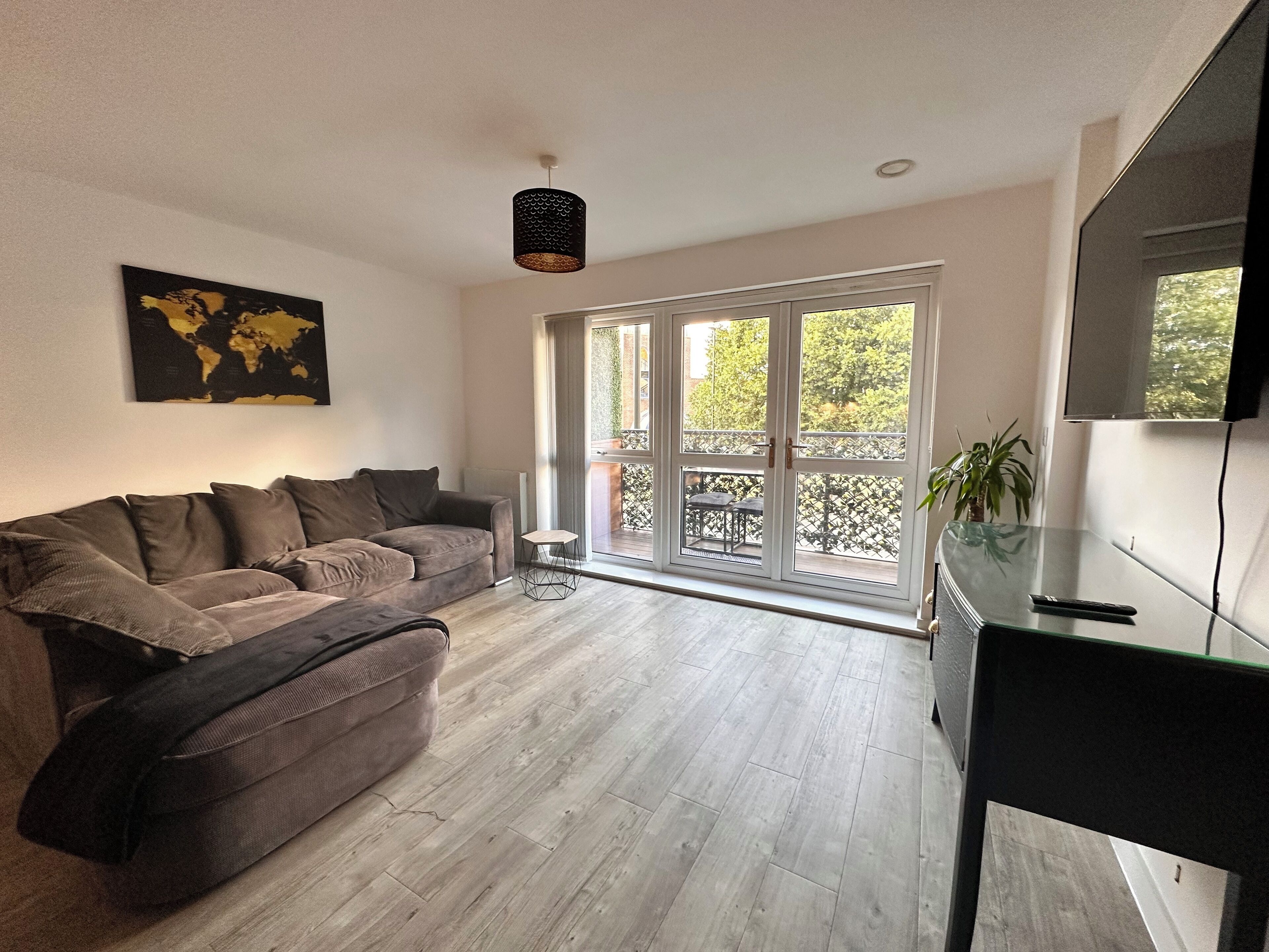 1 -Bed Apartment Close To Gatwick Airport - Crawley