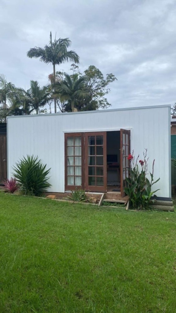 Single Room Cabin With Shower And Toilet, Separate Camp Kitchen And Laundry - Newcastle