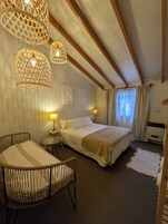 Quarto Superior | 1 quarto, secretária, secretária adequada para computadores portáteis 