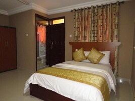 Secretária, secretária adequada para computadores portáteis 