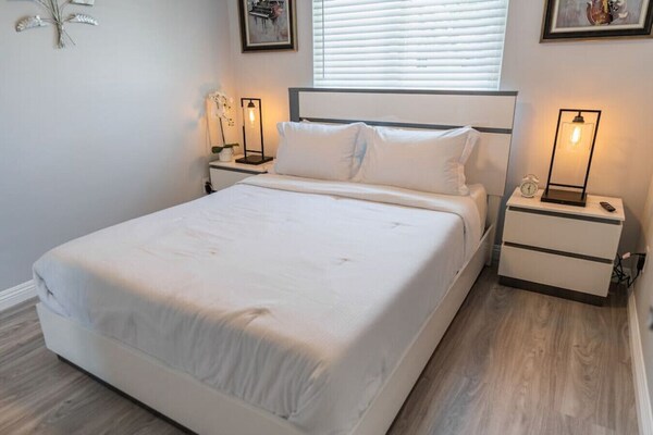 Disneyland 5br Fullerton House Fully Remodeled 2023 W Garage Fenced Yard P61 - Anaheim, CA