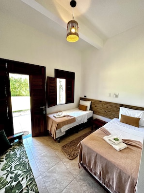 Quarto quádruplo standard | Roupas de cama premium, individualmente decorados