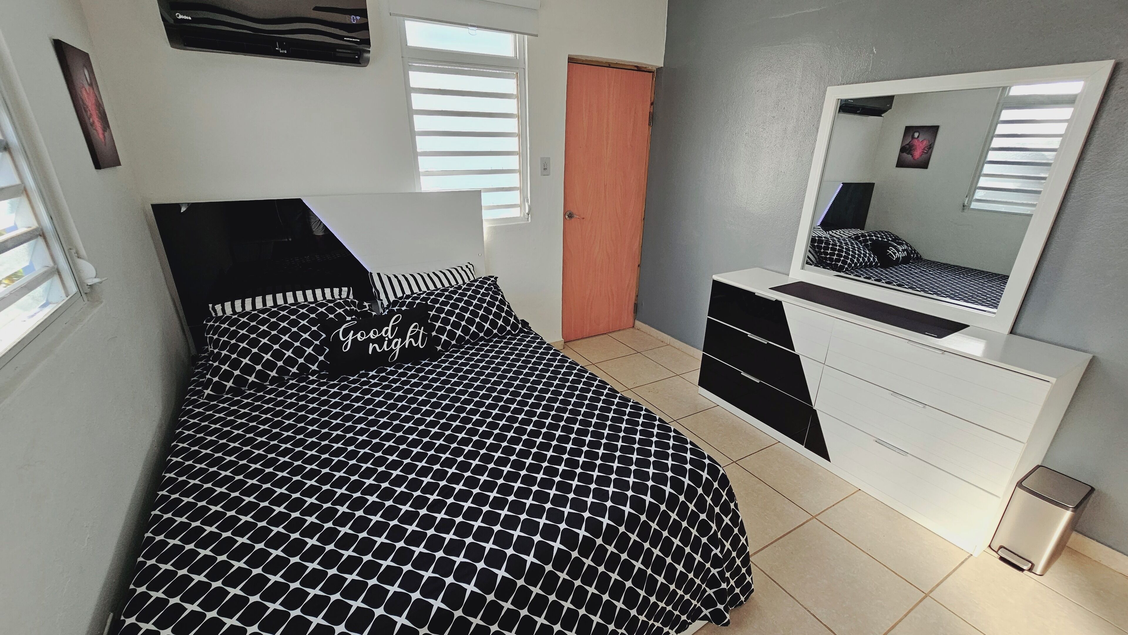 Acogedor Y Moderno Apartamento Blanco & Negro, Con Jacuzzi En Terraza - San Juan