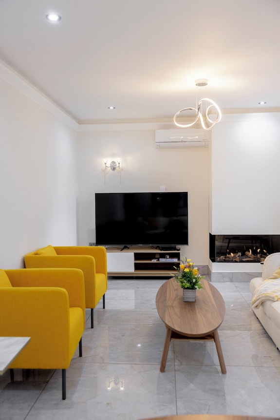 22b: Brand New 5 Bed 4 Bath Detached House - Leicester