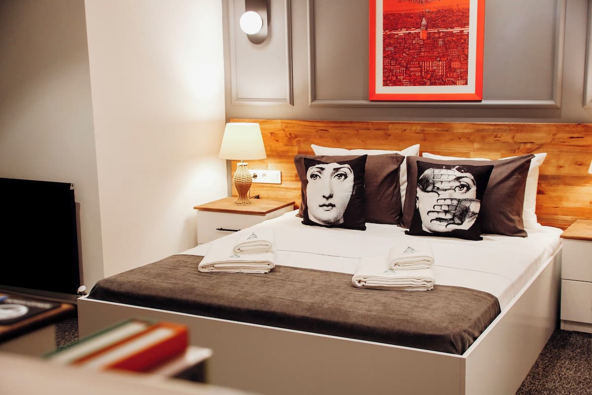 Quarto superior | Roupas de cama premium, frigobar, cofres nos quartos