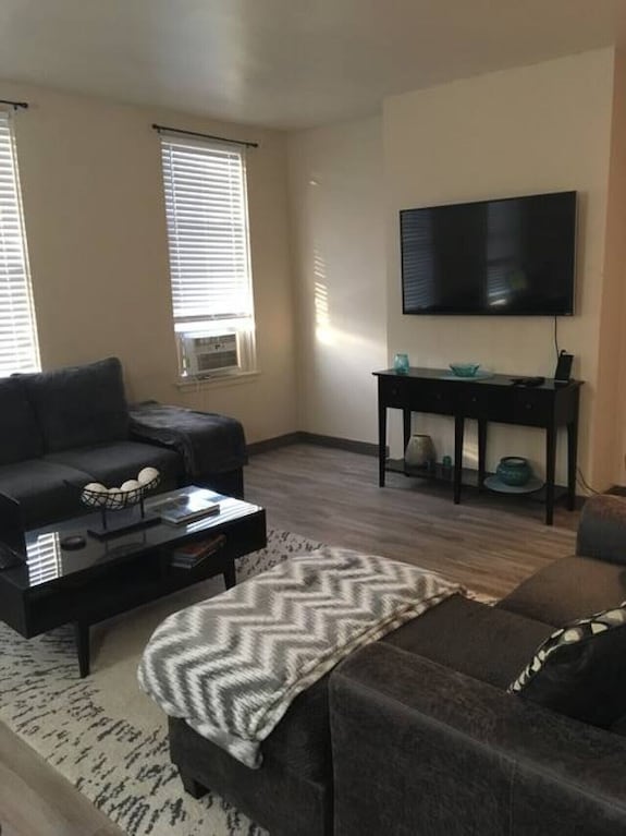 Apt 2-downtown Pittsburgh Apt W/ City View Balcony - Old Mill, West Mifflin