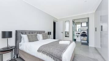Apartamento Clássico | 2 quartos, cofre no quarto