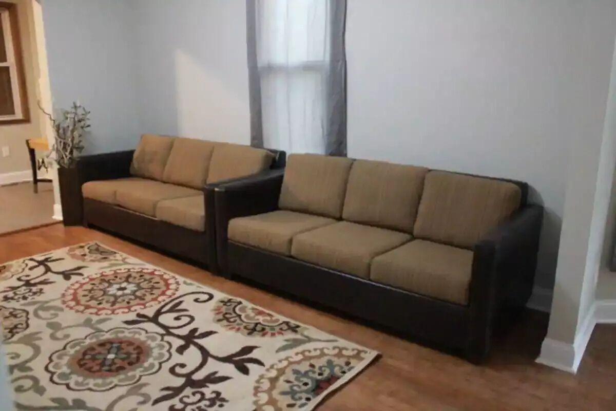 Long Term Stay For Large Groups . Sleeps 8 ! 5 Bedrooms 3 Baths! - Minneapolis, MN